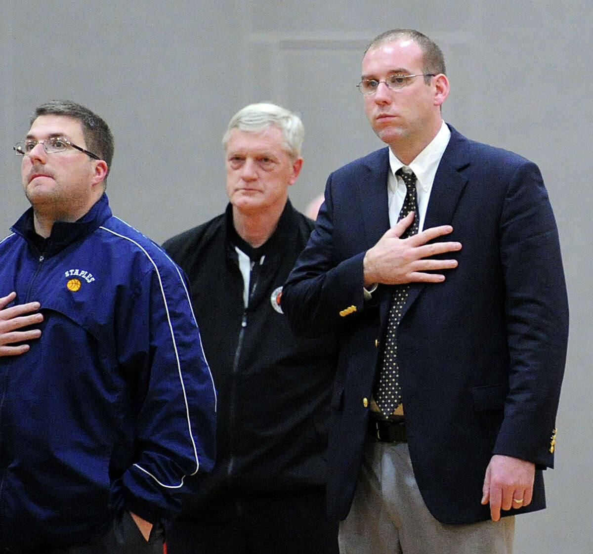 Staples boys basketball falls to Greenwich late