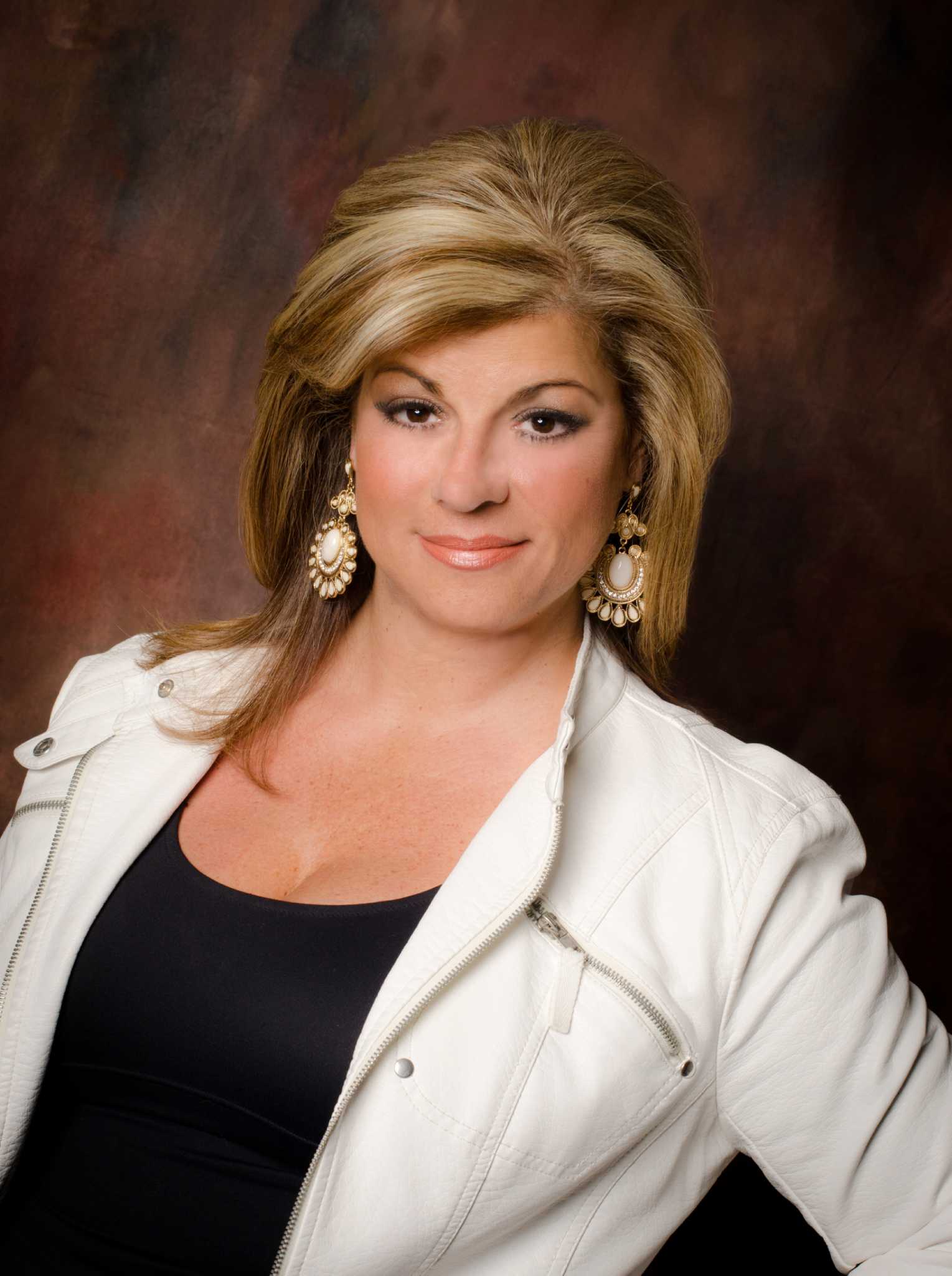Clairvoyant charisma: Psychic Kim Russo at Ridgefield Playhouse