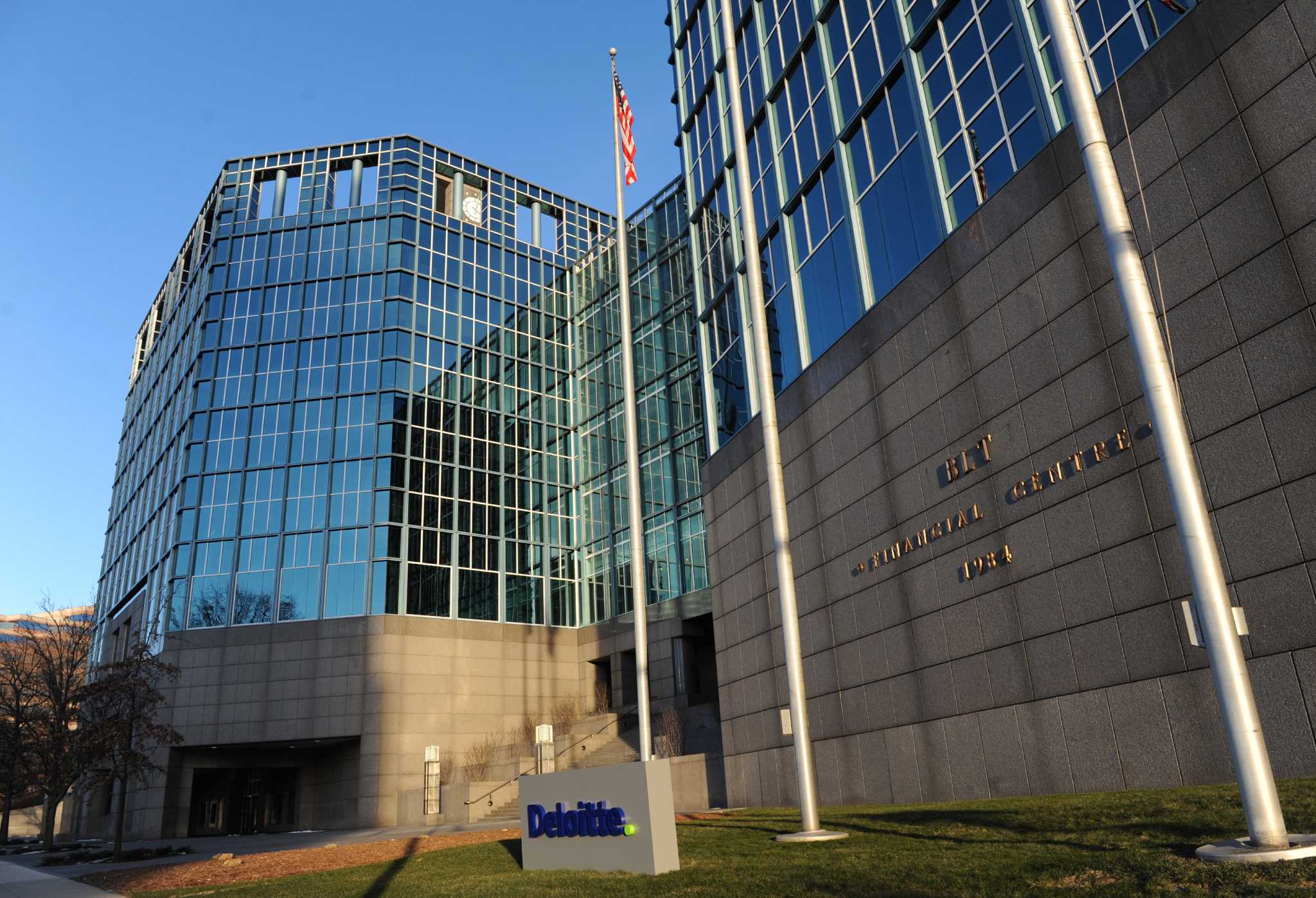 In "hoteling" concept, Deloitte says it has sufficient space for huge ...