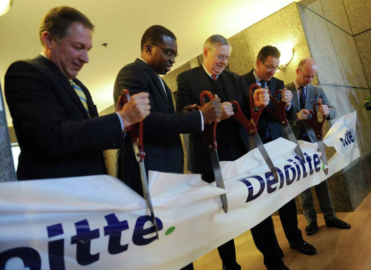 In "hoteling" concept, Deloitte says it has sufficient space for huge ...