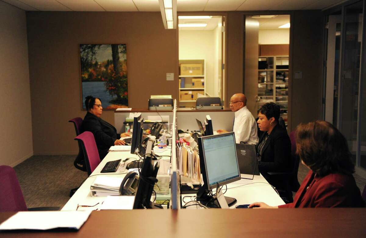 In "hoteling" concept, Deloitte says it has sufficient space for huge ...