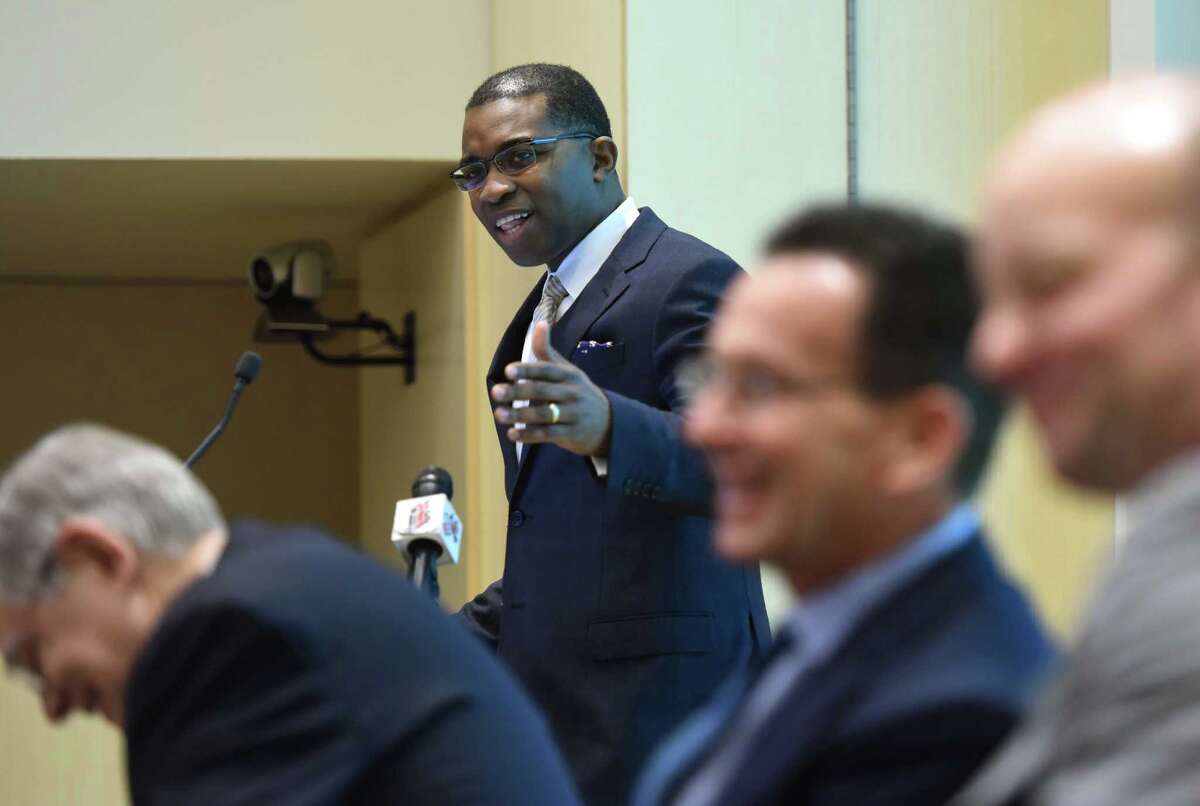 In "hoteling" concept, Deloitte says it has sufficient space for huge ...