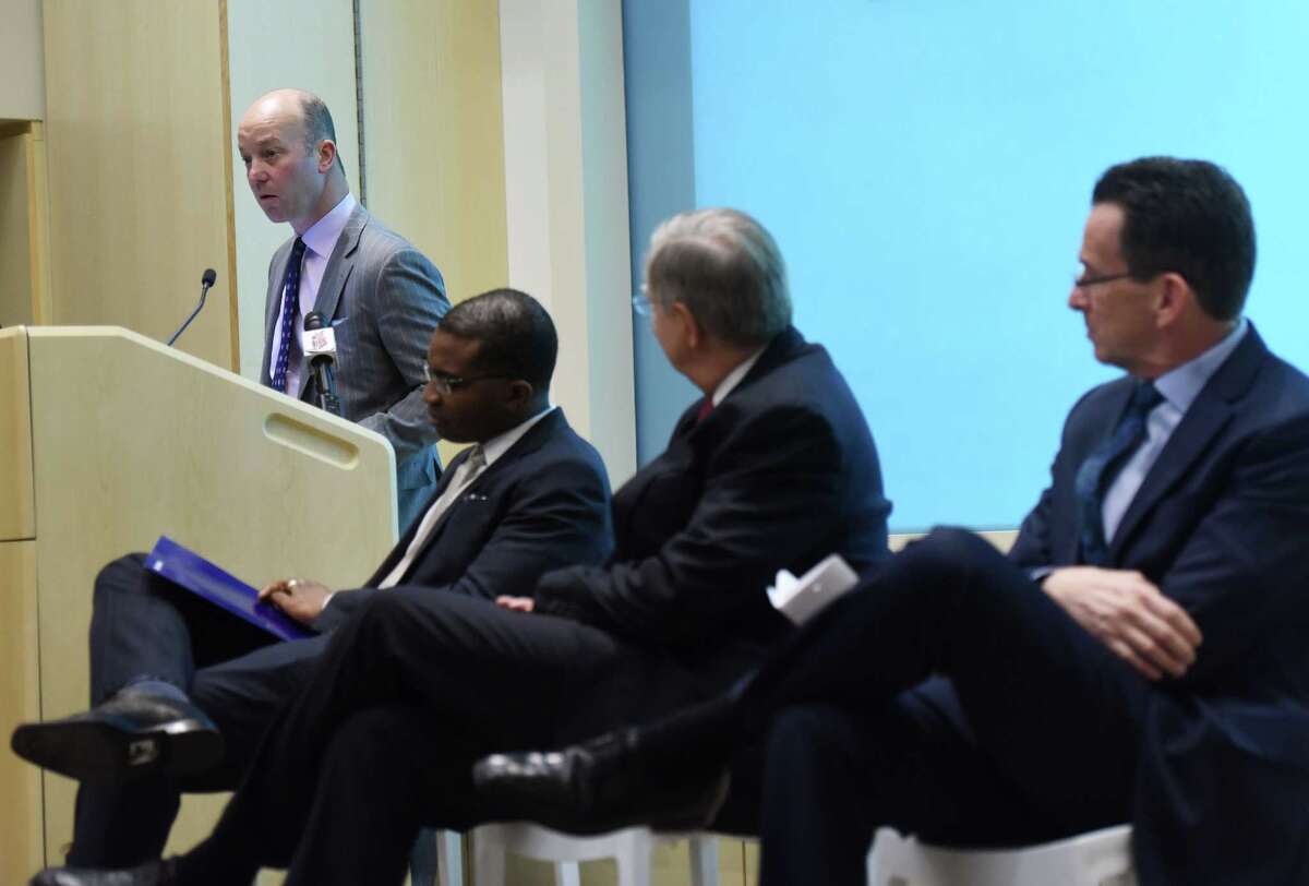 In "hoteling" concept, Deloitte says it has sufficient space for huge ...