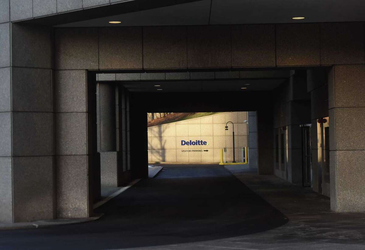 In "hoteling" concept, Deloitte says it has sufficient space for huge ...