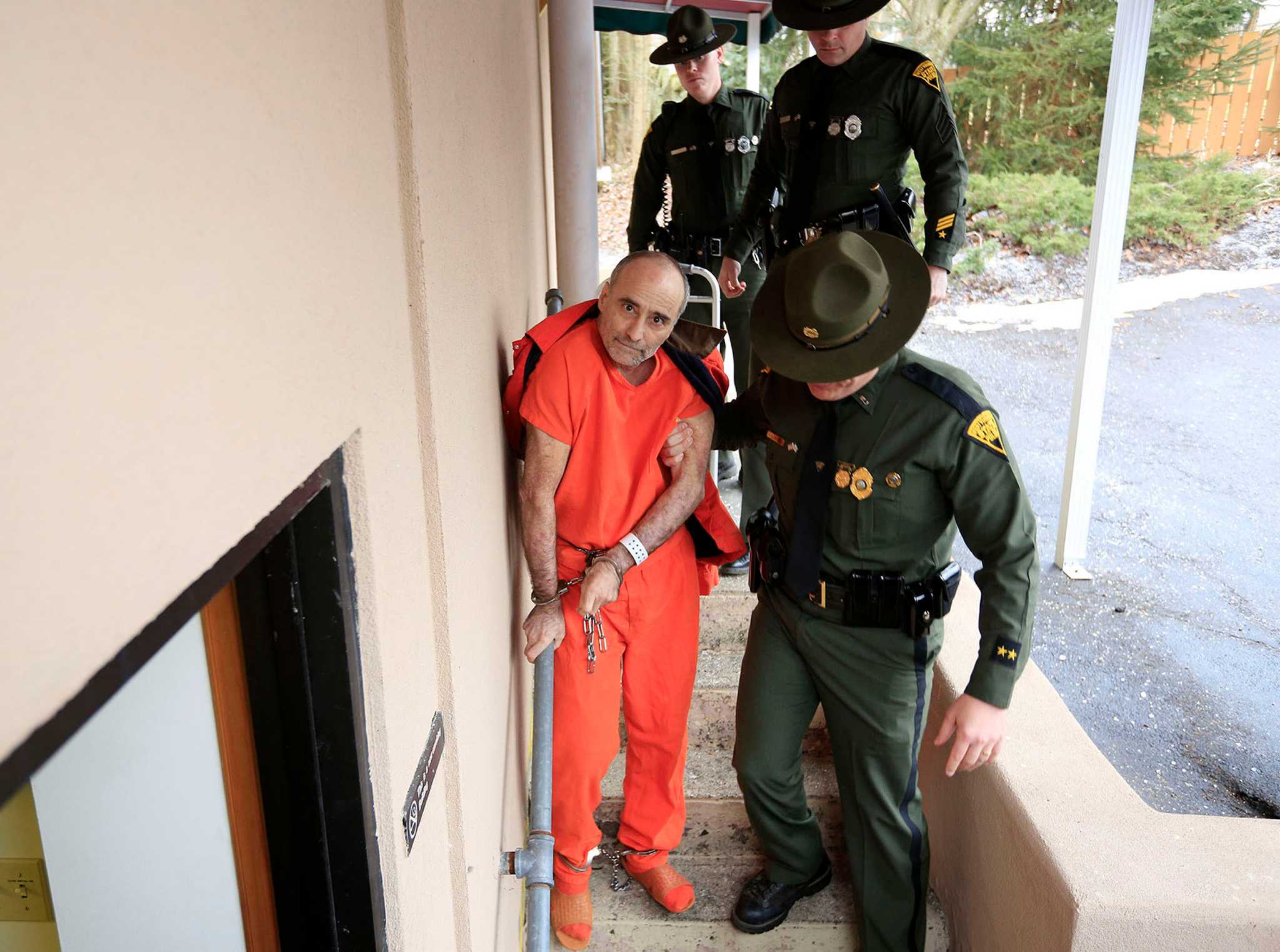 Alvin man linked to double murder headed for N.C.