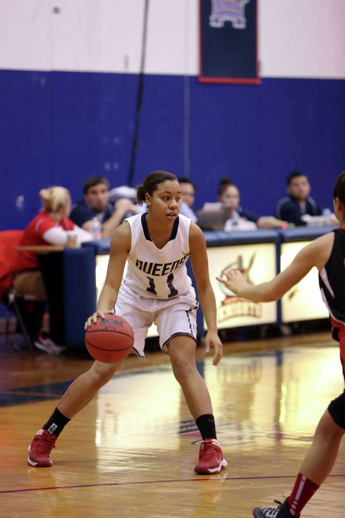 Campus Watch: Rowland continues to ascend for Queens