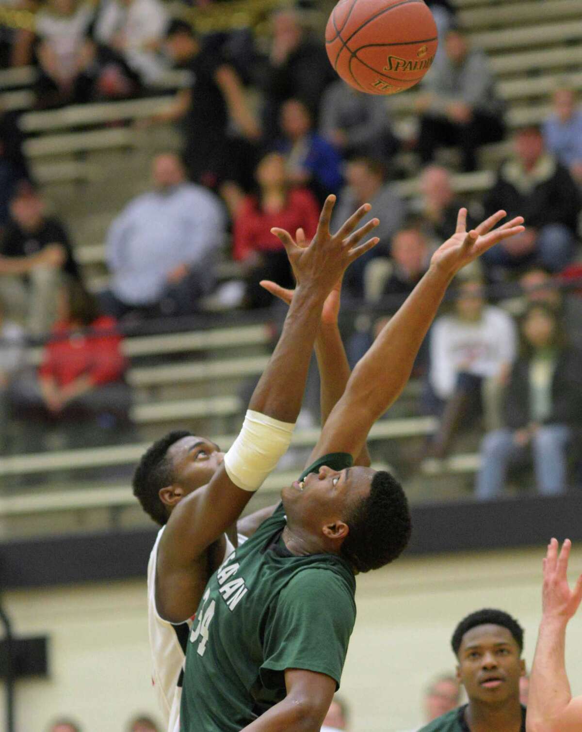 Reagan edges Churchill, improves to 4-0 in District 26-6A