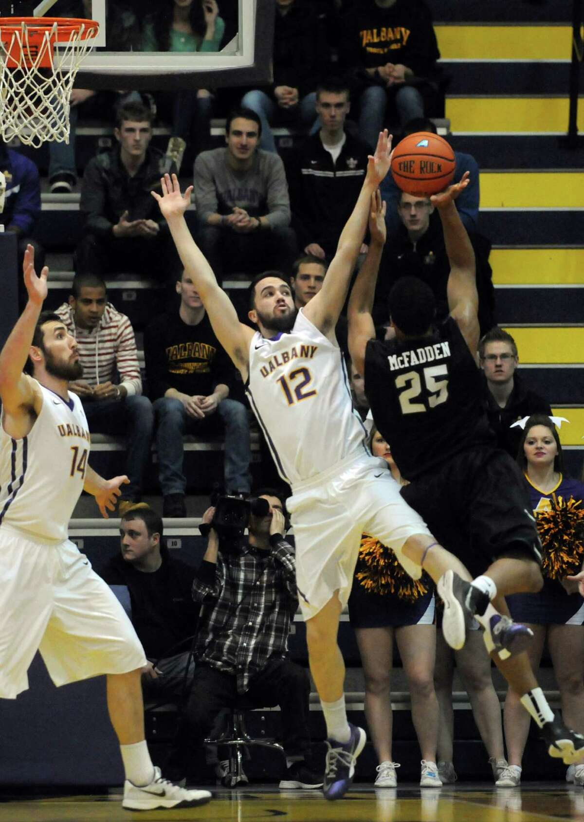 Hooley returns to home court