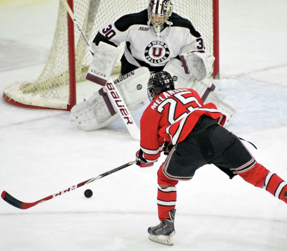 Two vie for top goalie spot for Union hockey