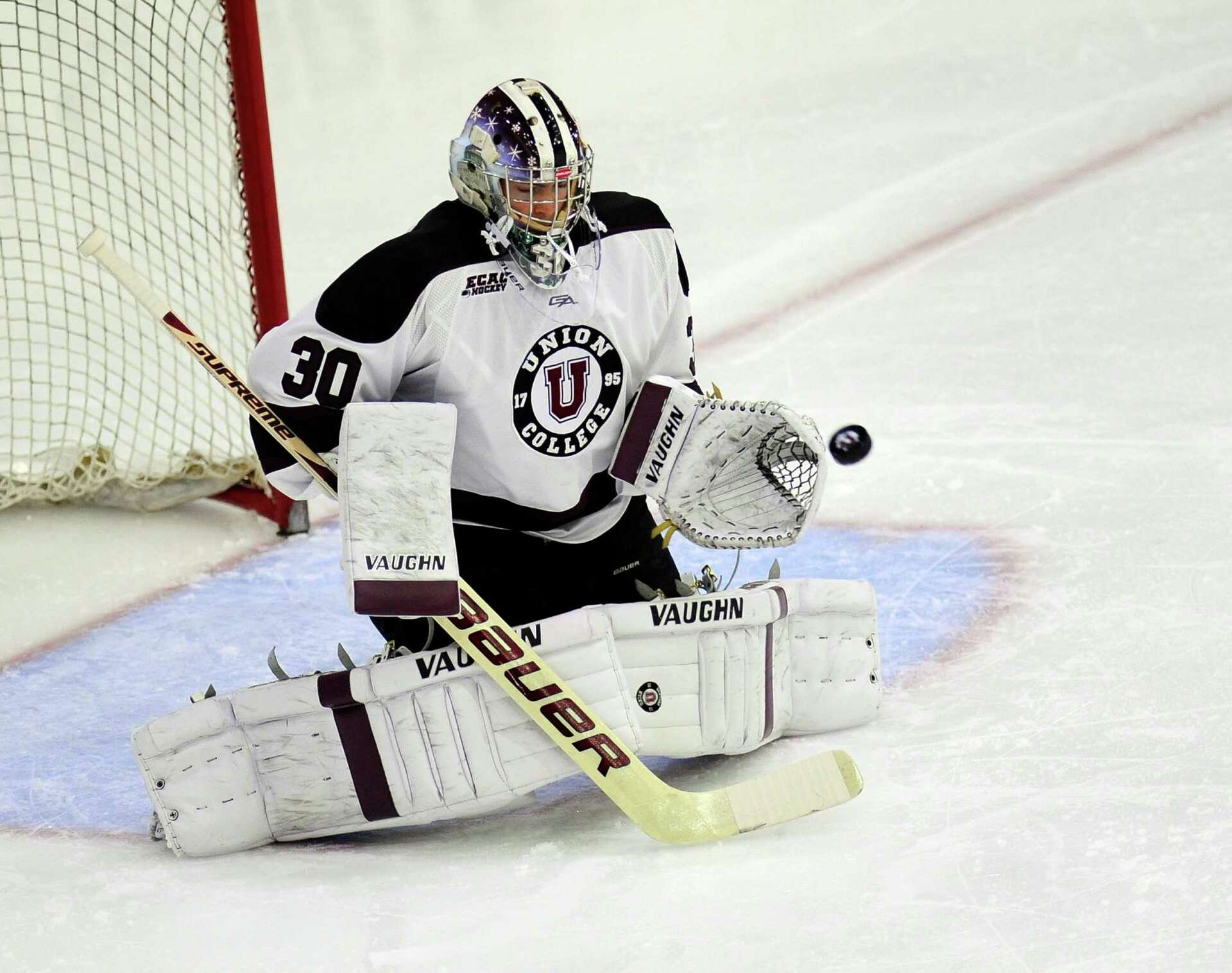 Two vie for top goalie spot for Union hockey