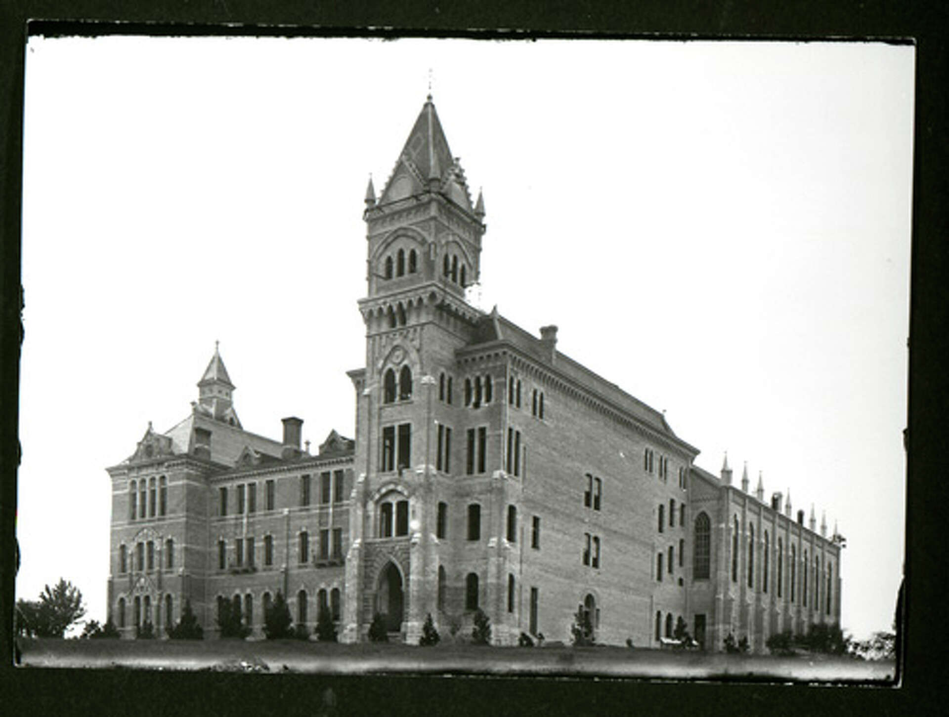 100-year-old photos show the University of Texas at Austin before the ...