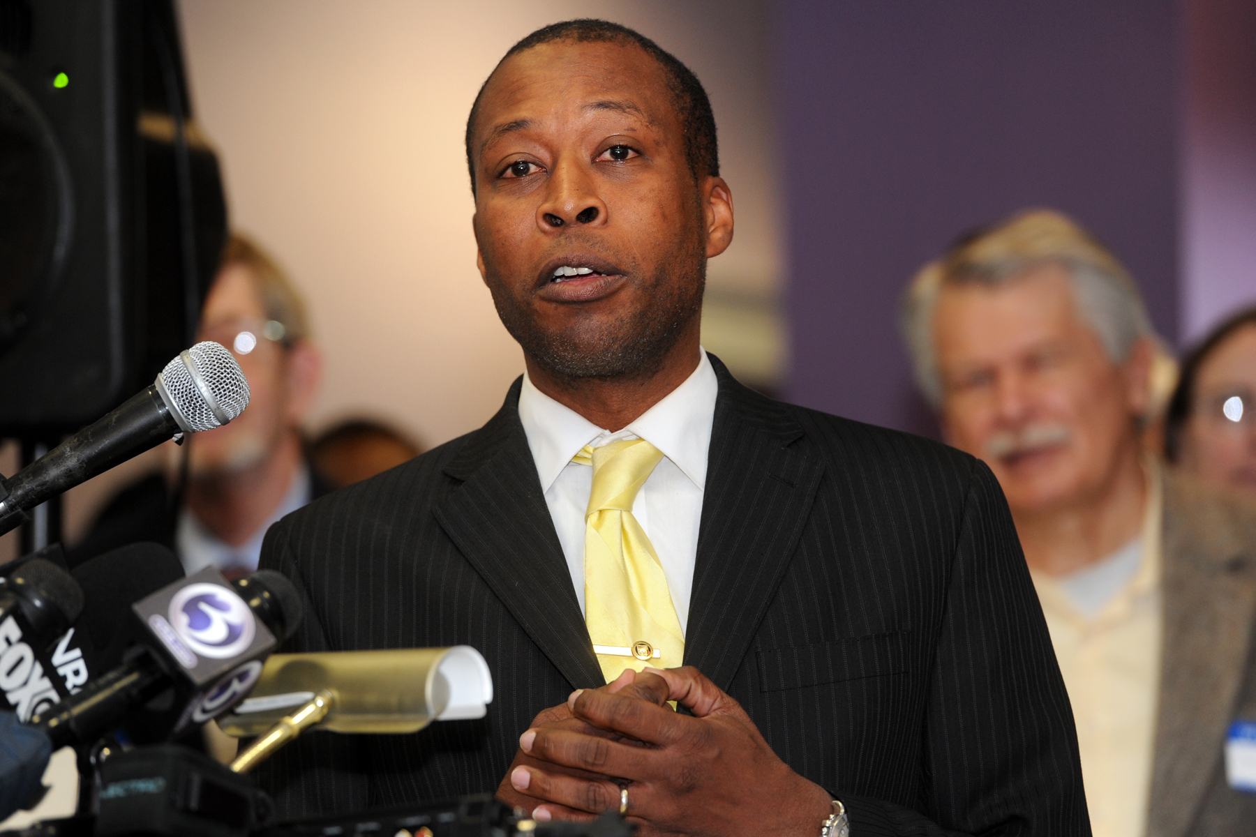 Sandy Hook panel urges stricter bullet limit
