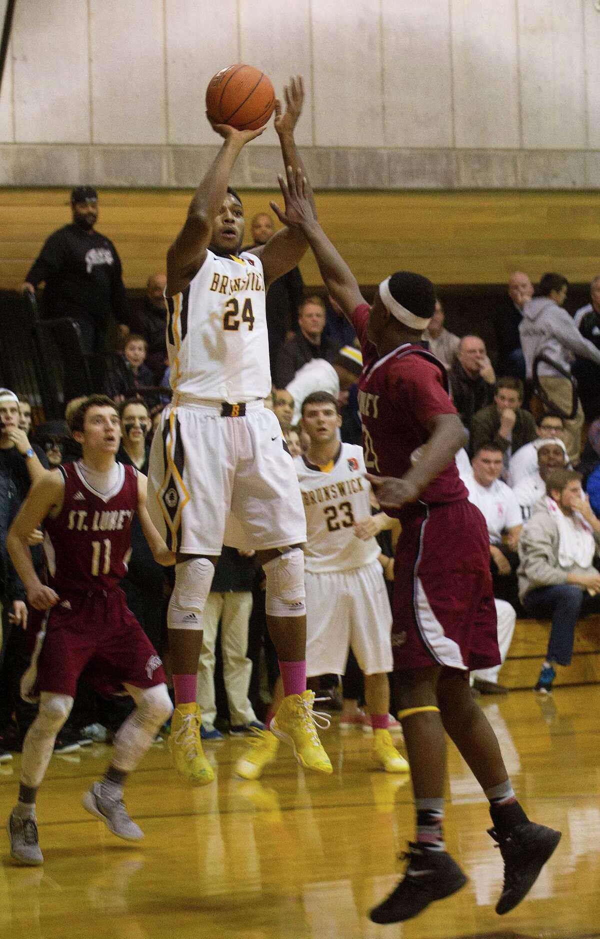 Brunswick basketball team edges rival St. Luke's, 65-54