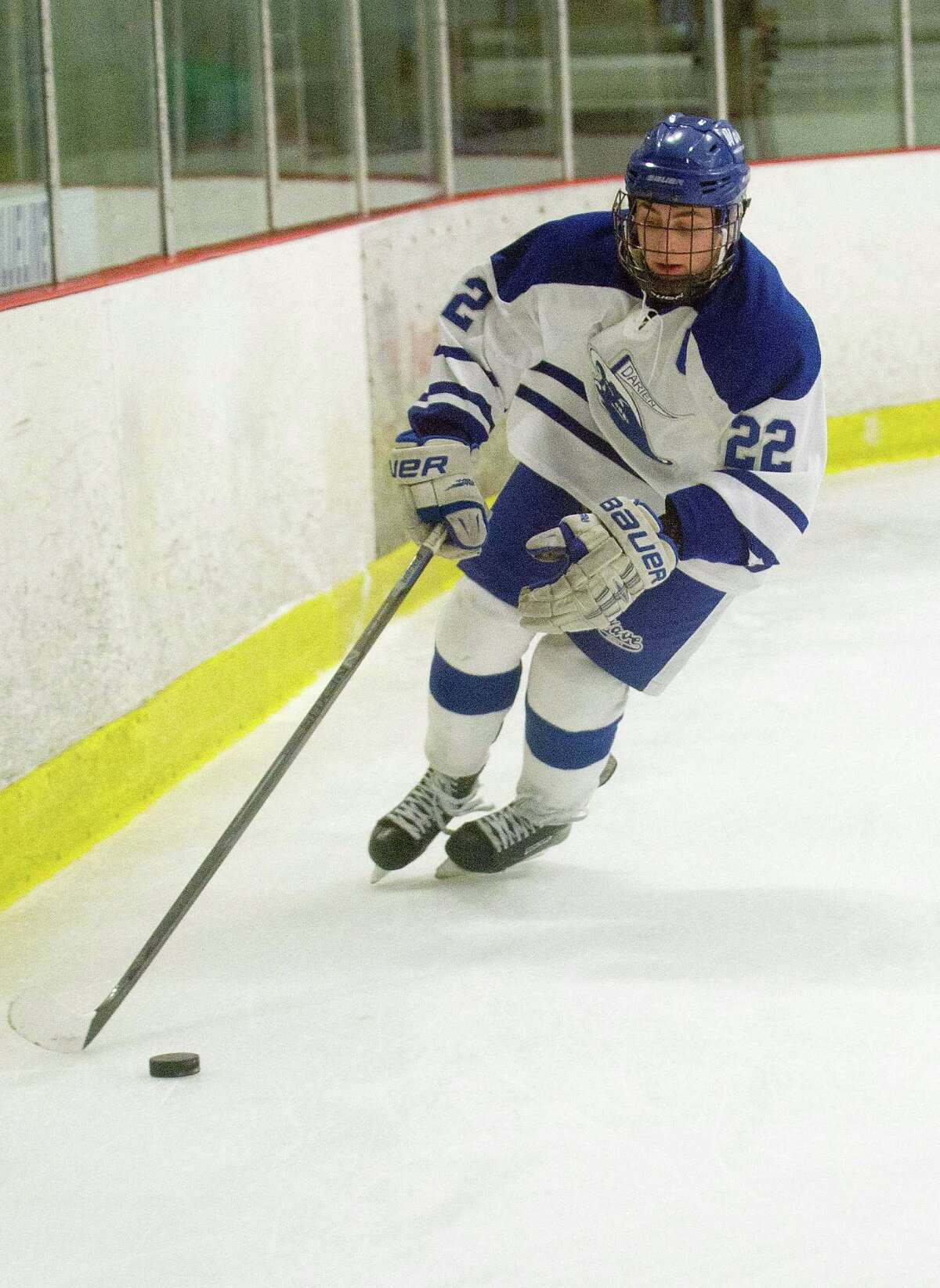 Darien ices New Canaan in FCIAC finals rematch