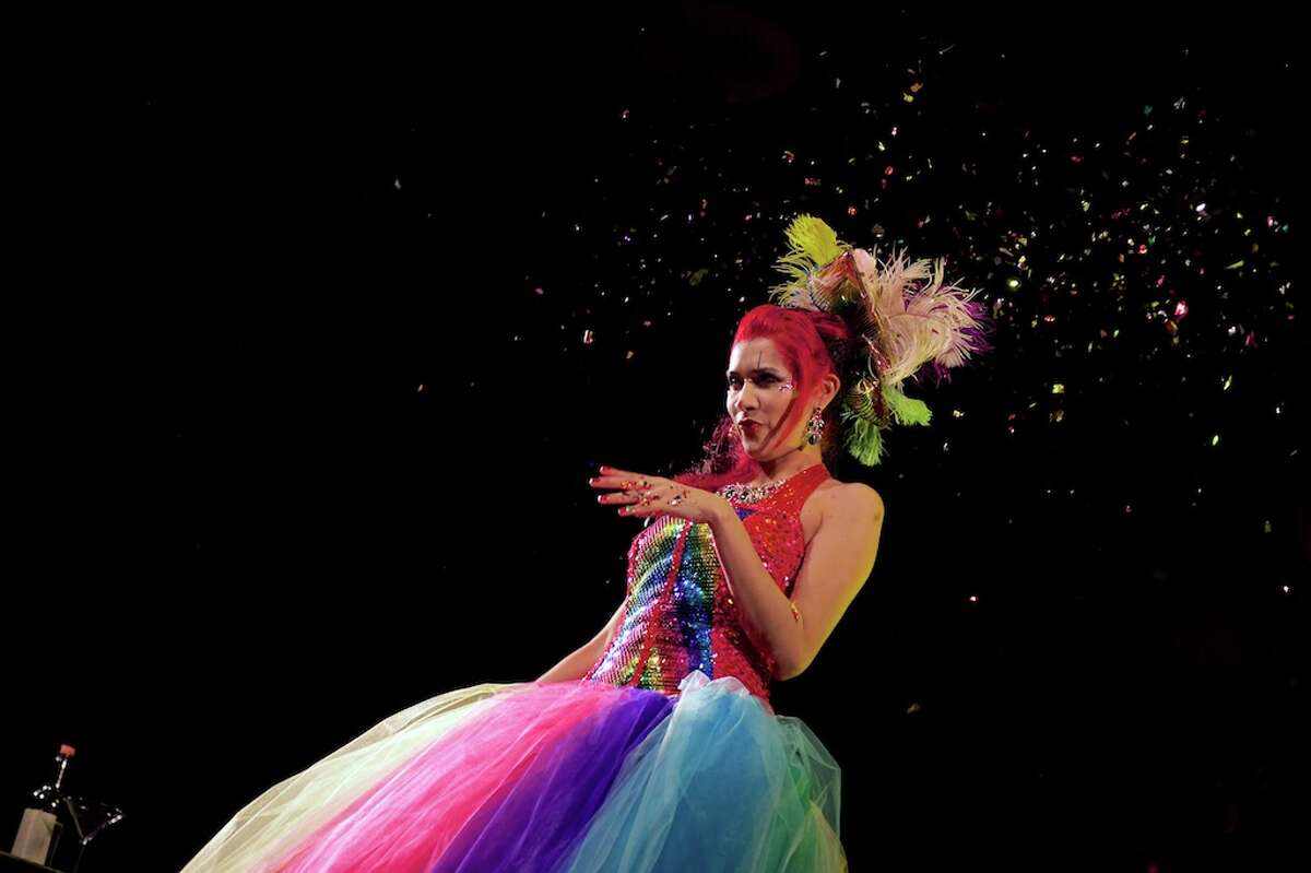 What's it like to be a burlesque performer? A glitter-covered showgirl ...