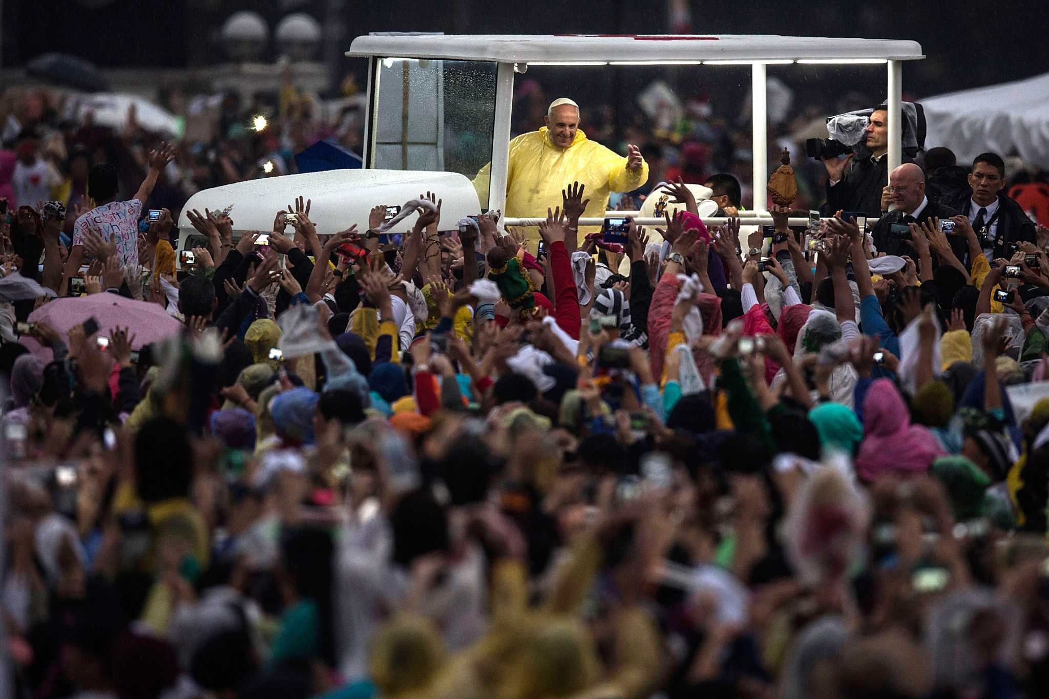 Pope Francis draws record 6 million crowd to Manila Mass