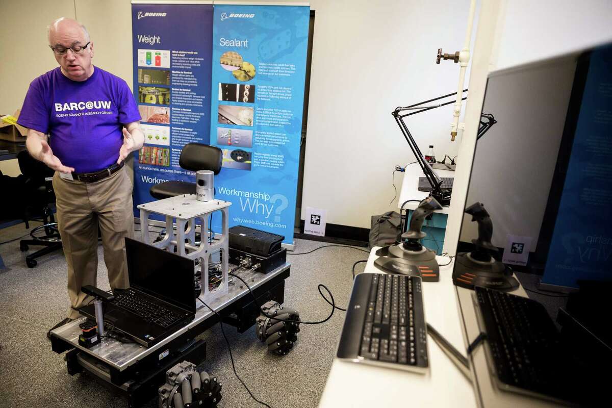 New lab lets UW students, Boeing engineers take on real-world projects