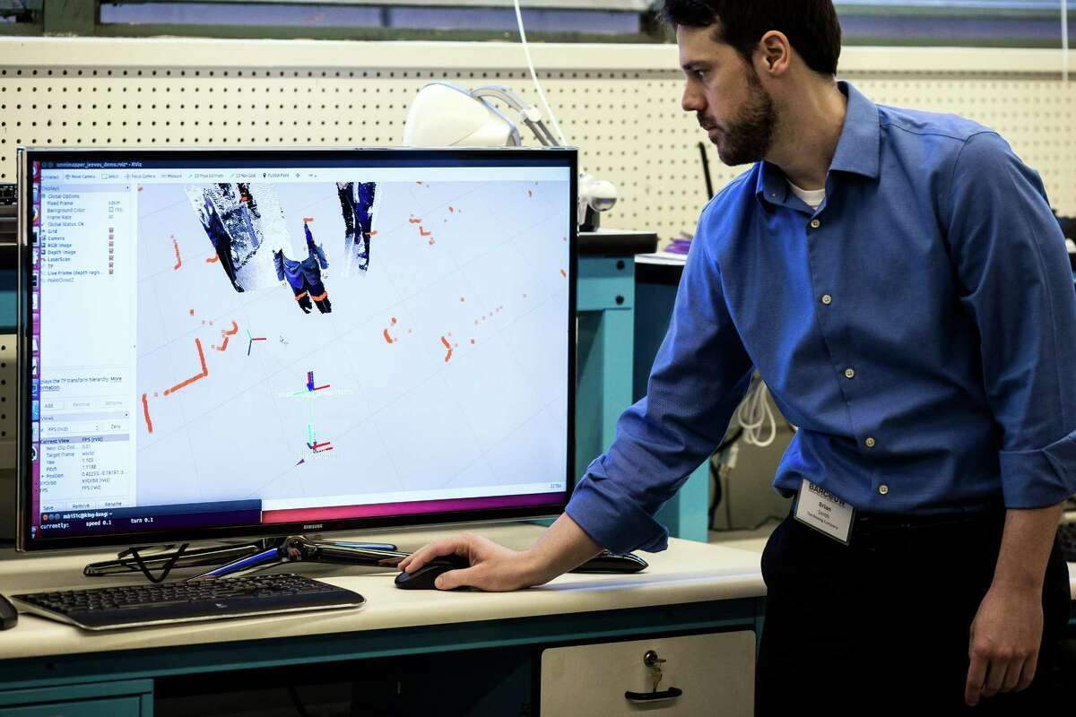 New lab lets UW students, Boeing engineers take on real-world projects