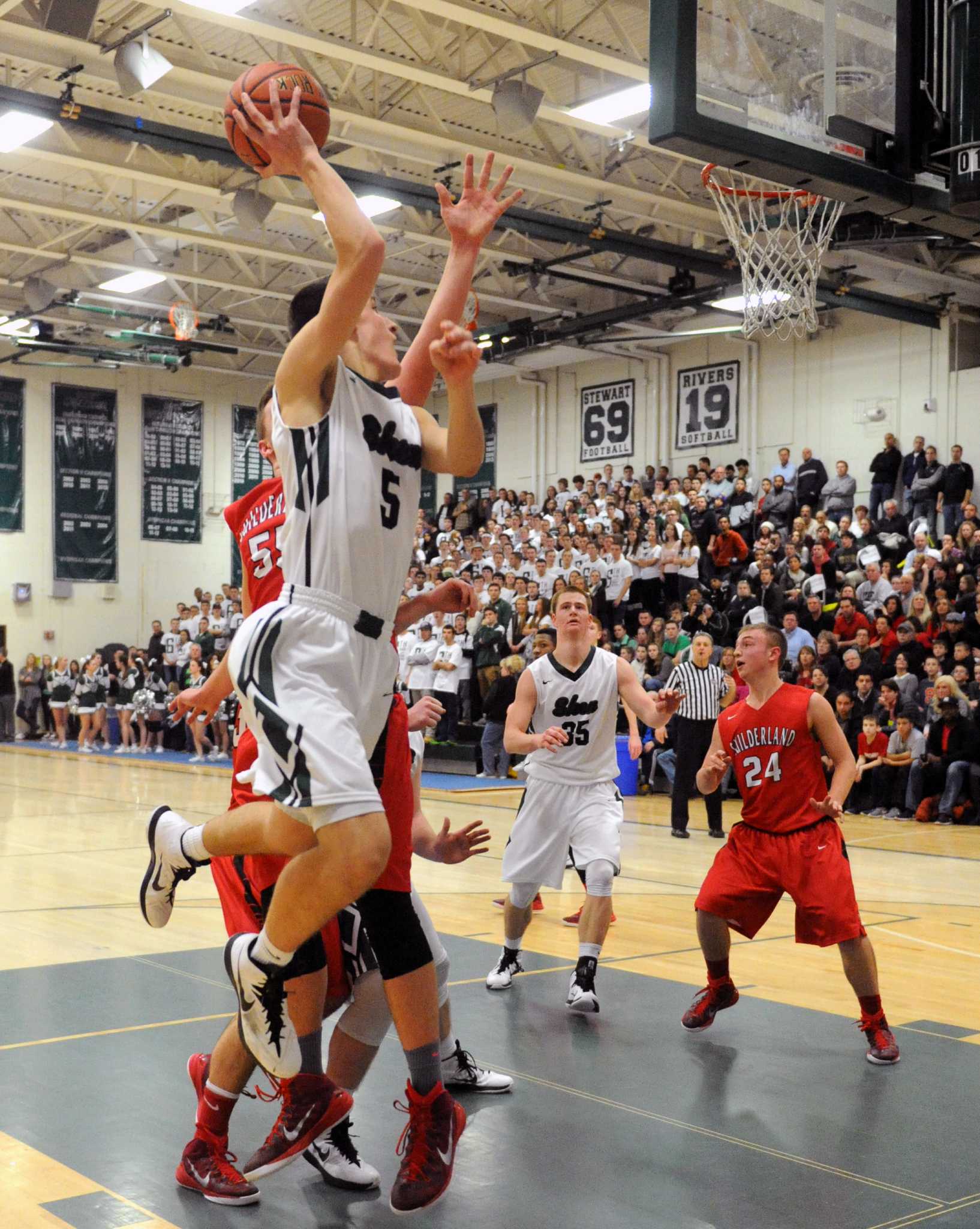 Lewis' defense lifts Shen