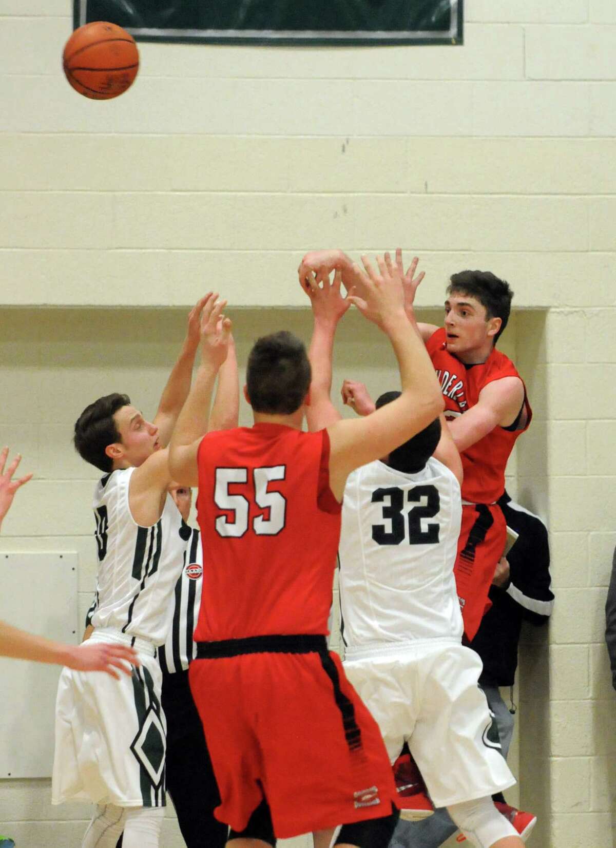 Lewis' defense lifts Shen