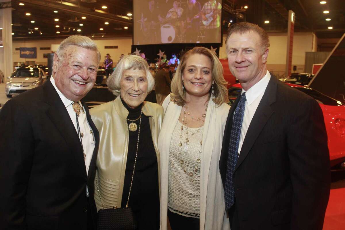 Car makers show off new tech at Auto Show