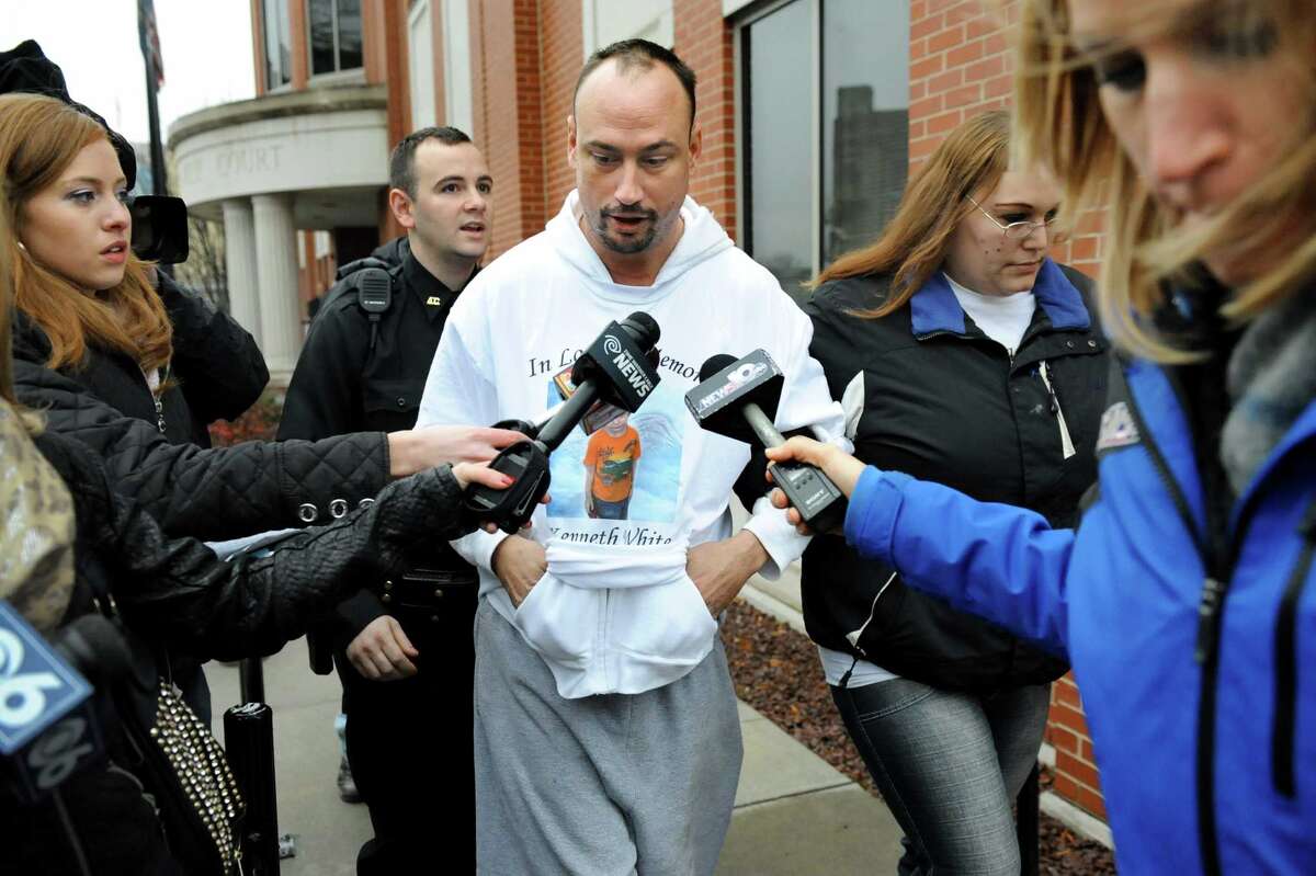 Judge sees risk in aunt's visits