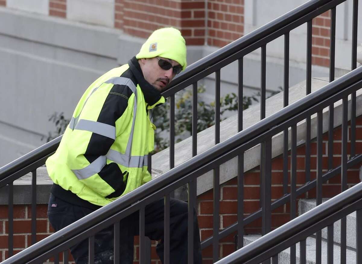 Judge sees risk in aunt's visits