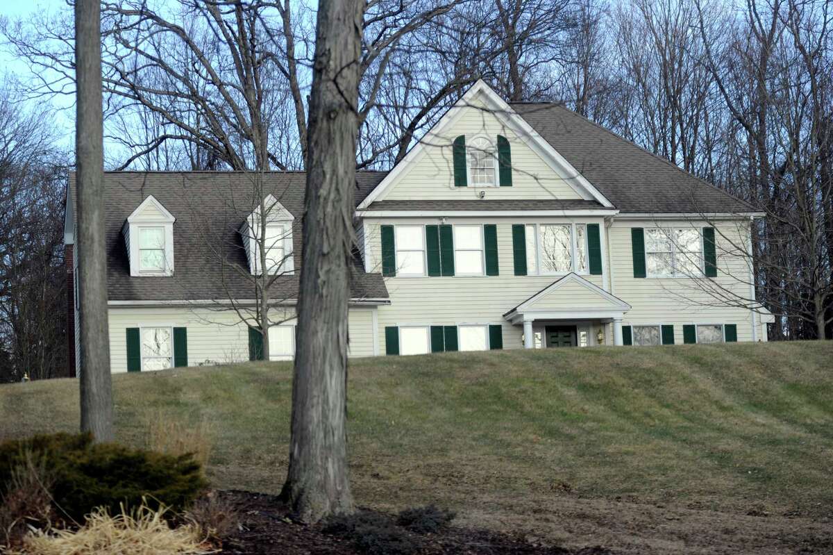 Newtown council agrees to raze Lanza home