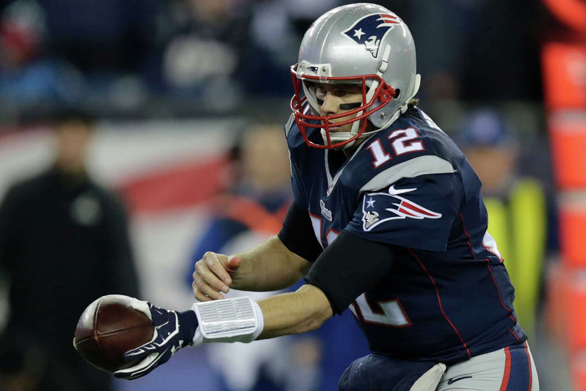 Report: Patriots used deflated footballs in earlier Colts game