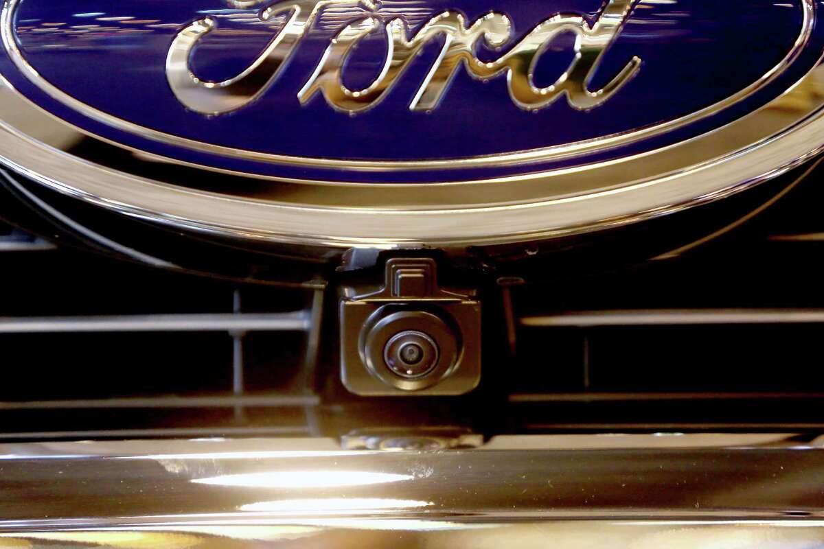 Car makers show off new tech at Auto Show