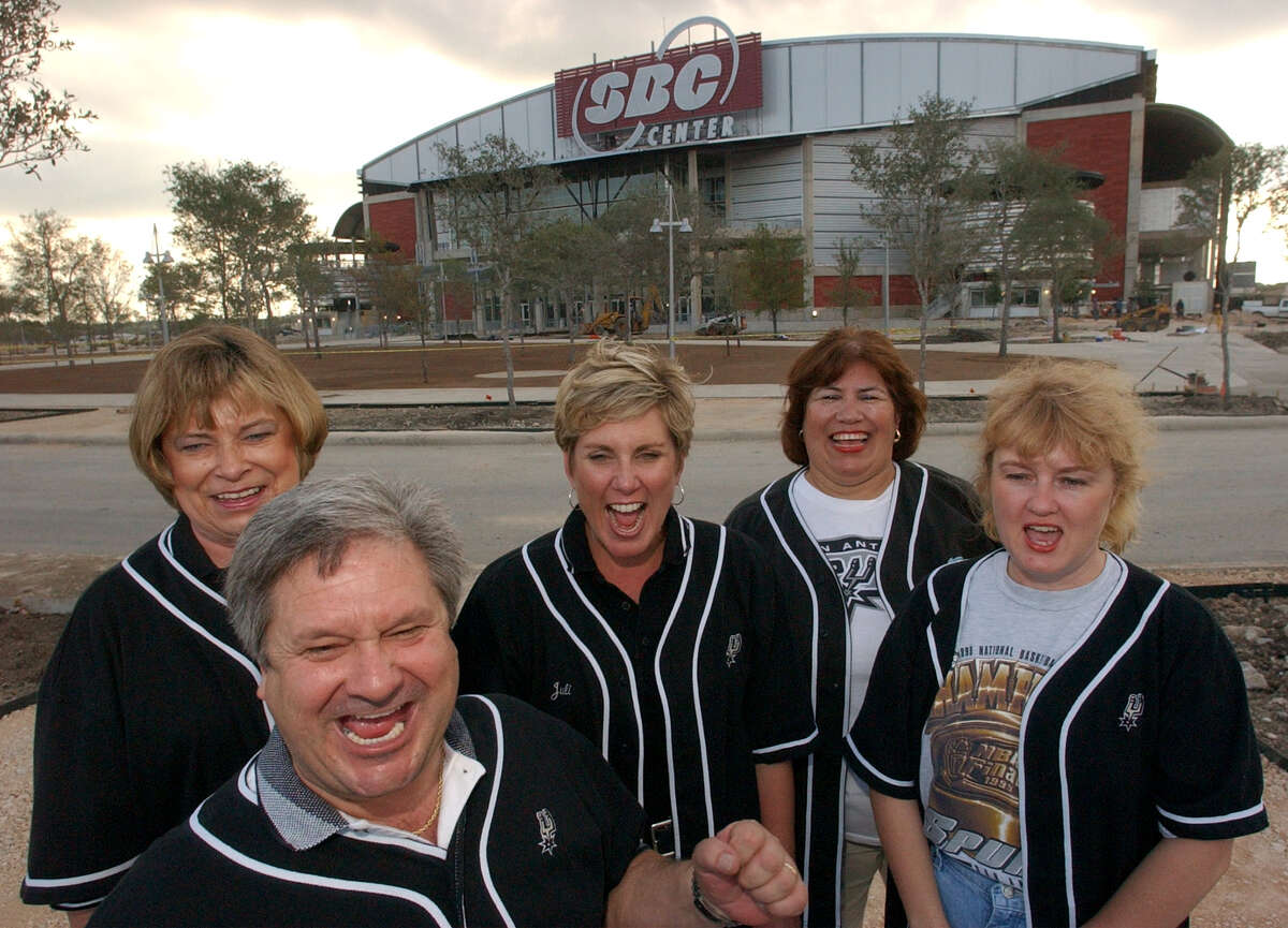25 types of San Antonio Spurs fans you will meet at the game this season