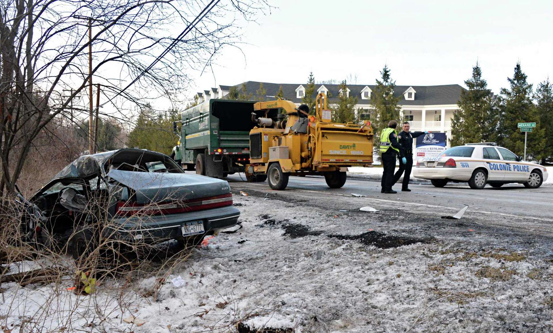 Troy man dies in Colonie crash