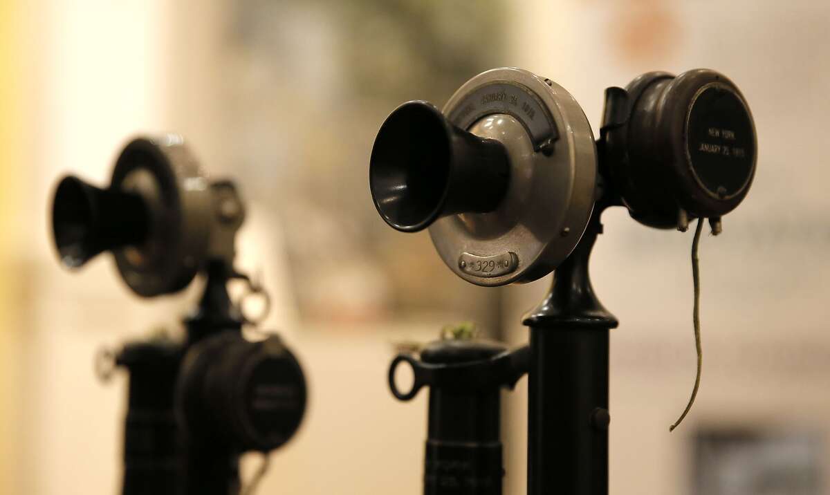 Historic phones used in early transcontinental call shown in S.F.