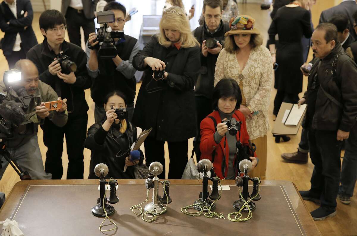 Historic phones used in early transcontinental call shown in S.F.