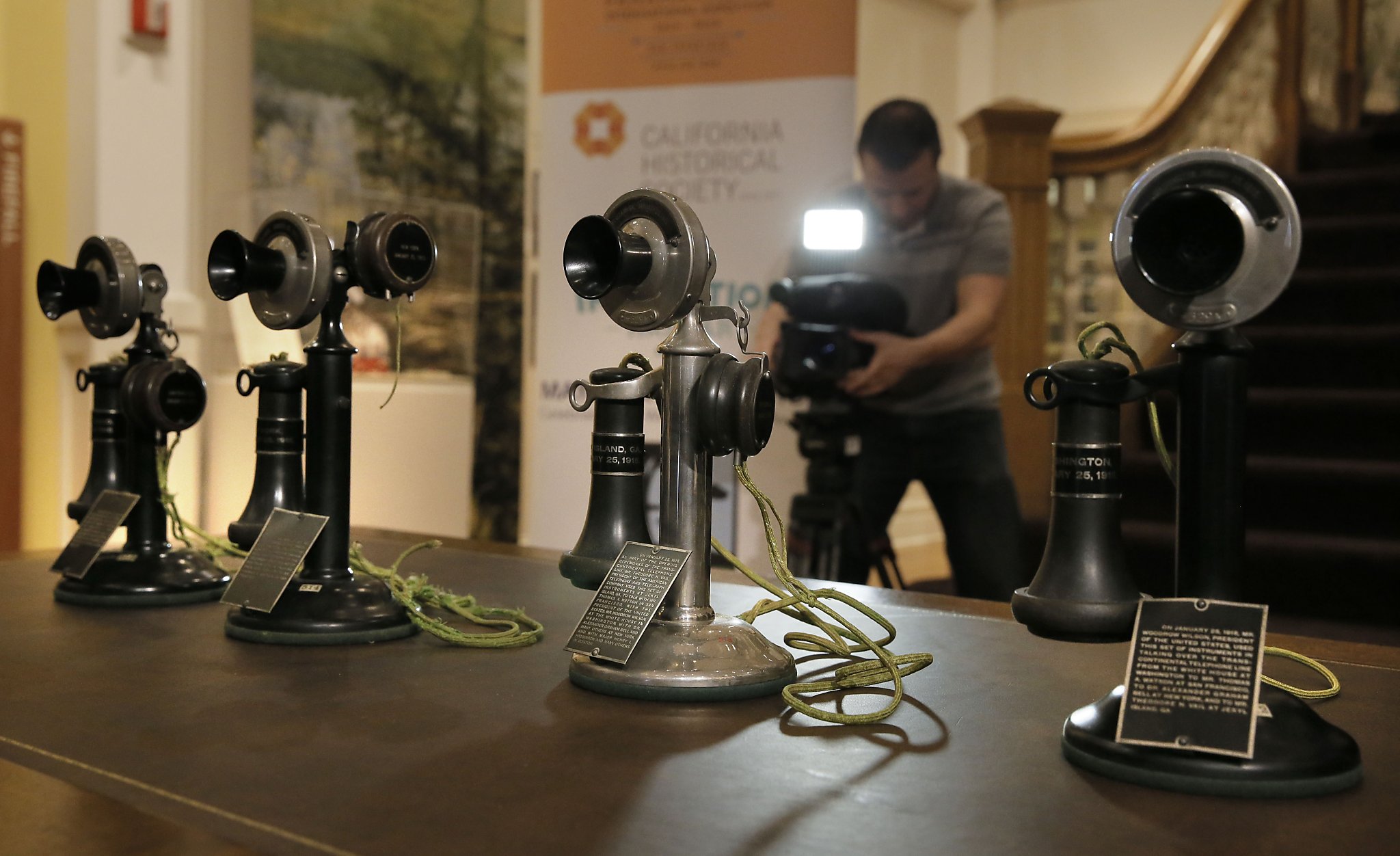 Historic phones used in early transcontinental call shown in S.F.