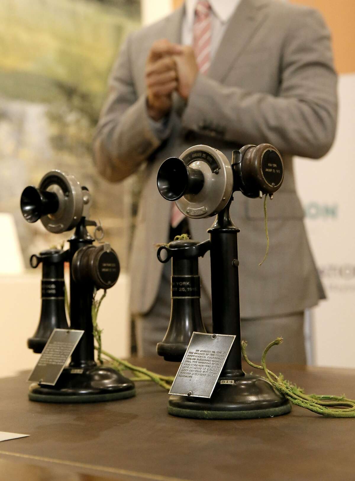 Historic phones used in early transcontinental call shown in S.F.