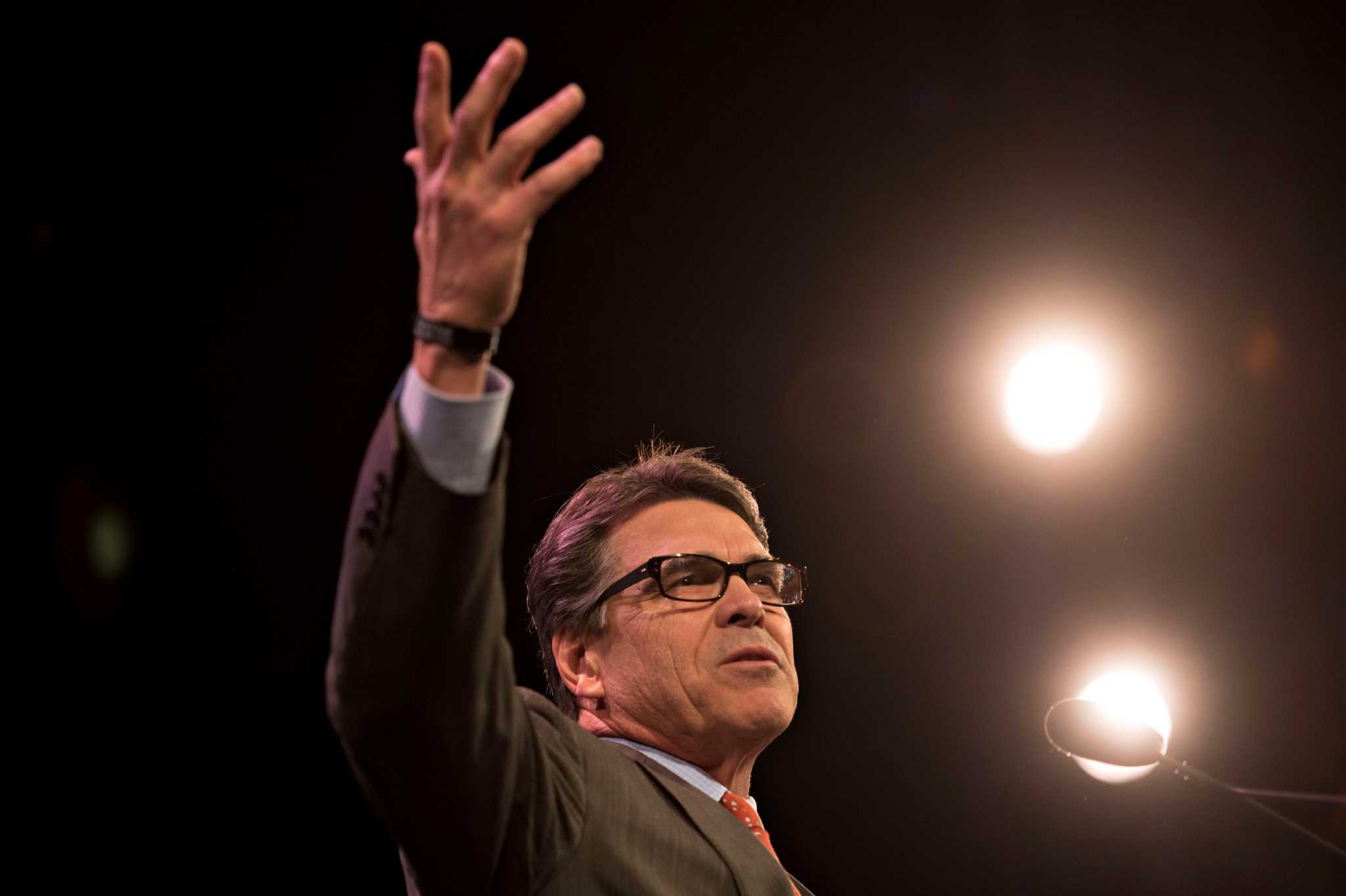Judge refuses to throw out Perry indictment, case will proceed