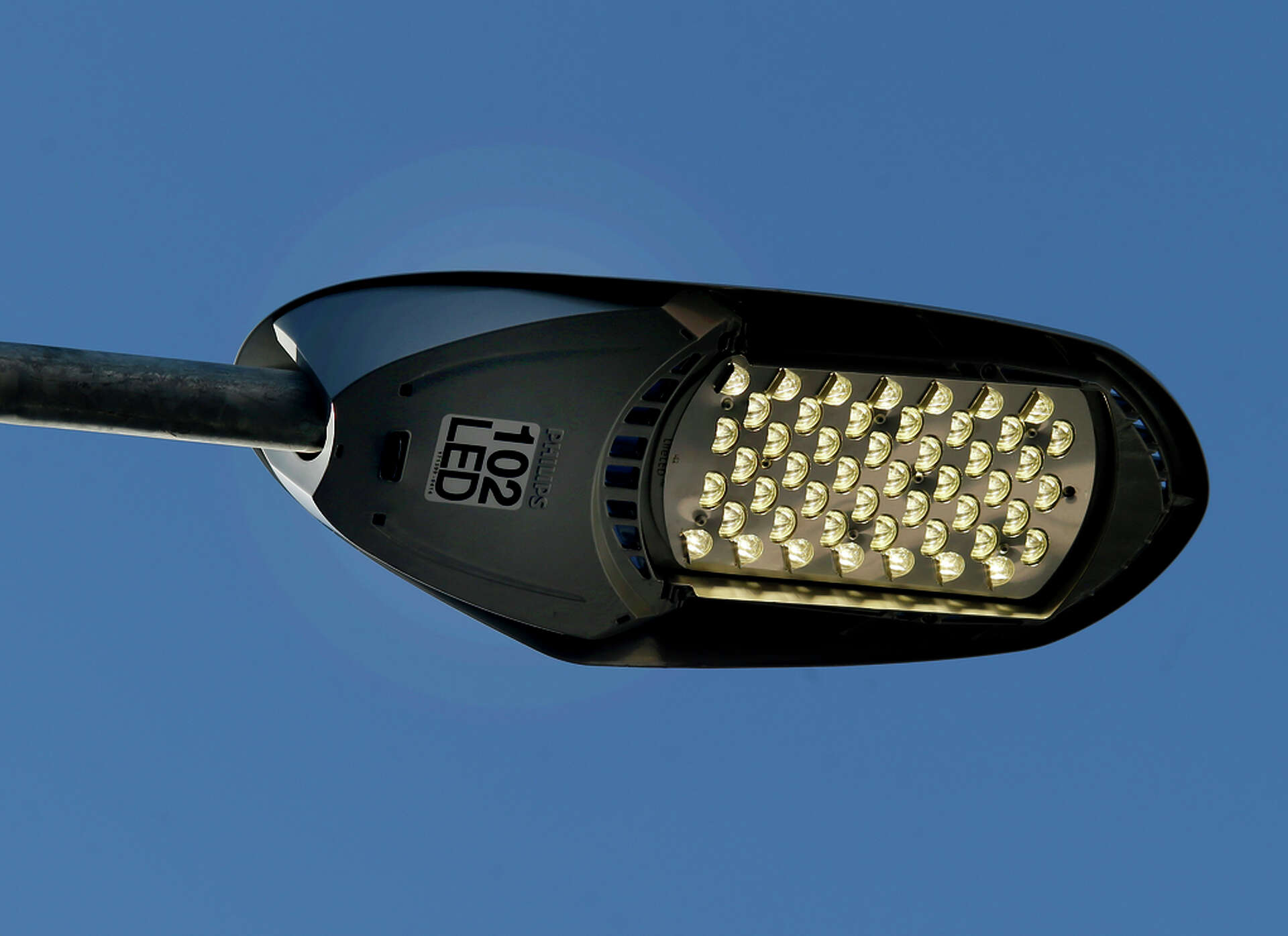 S.F. replacing old streetlights with cheaper, better LED bulbs