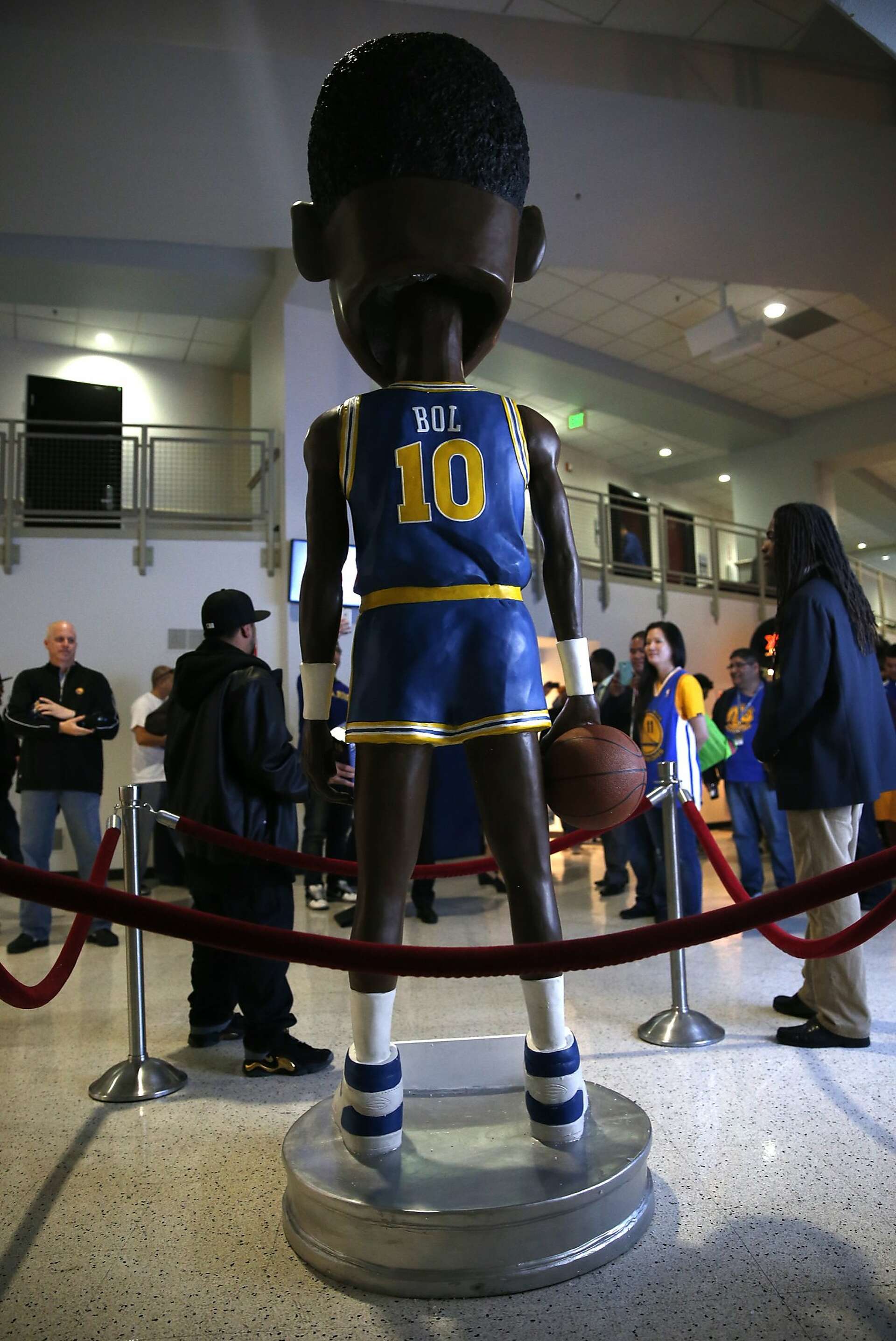 Warriors remember late, beloved Manute Bol with bobblehead