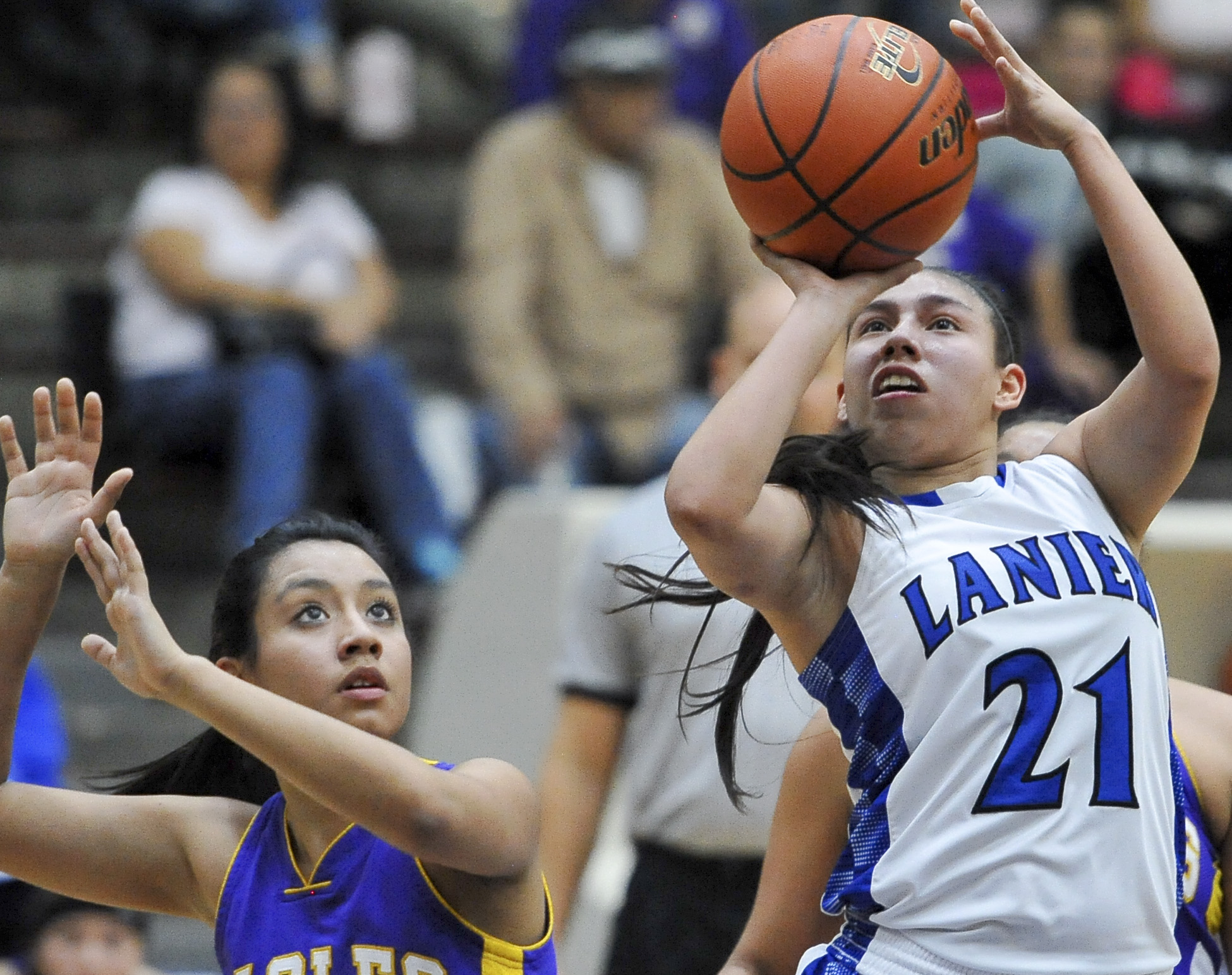 Lanier takes big step in tight playoff chase