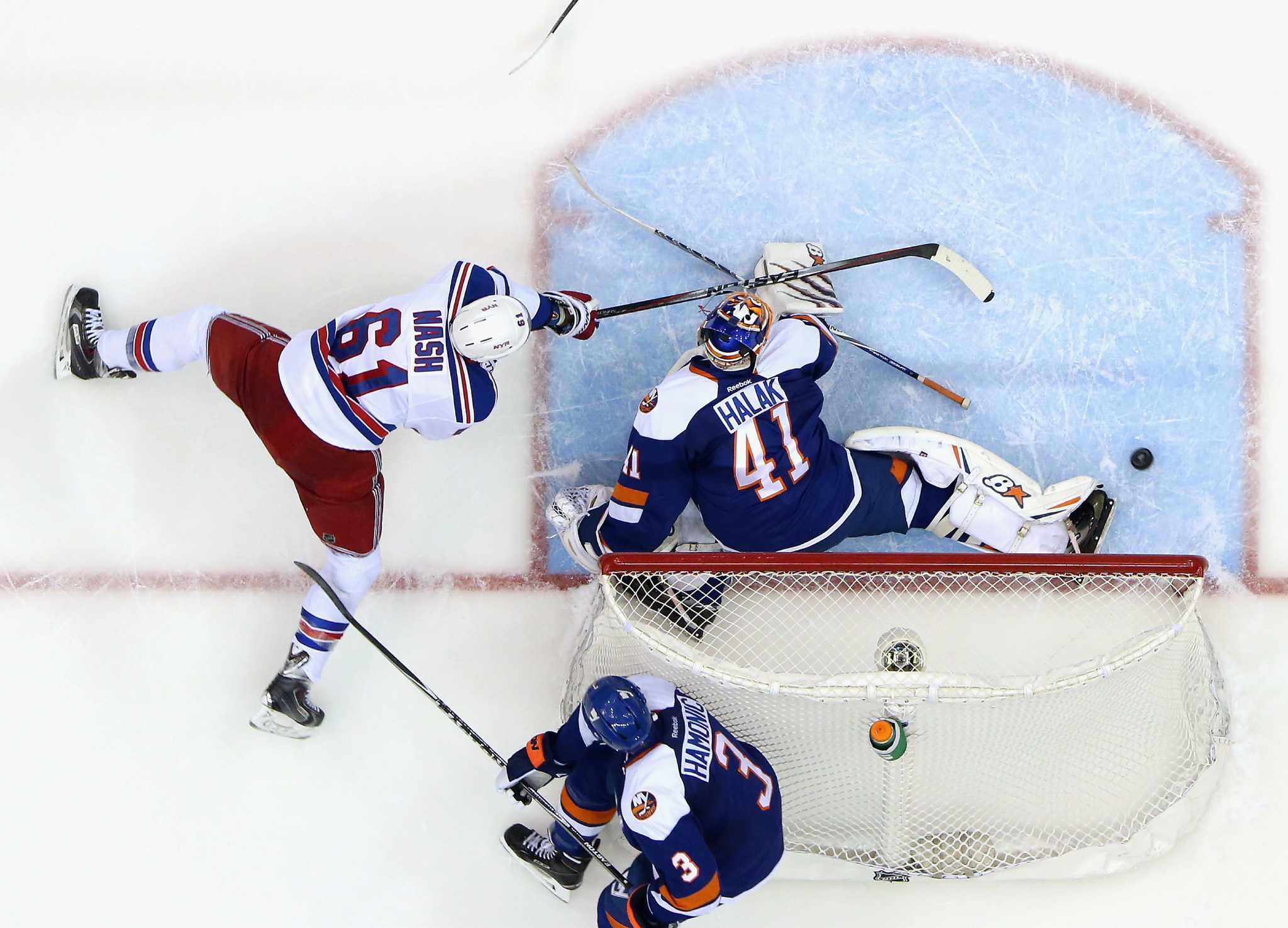 Isles dominate Rangers