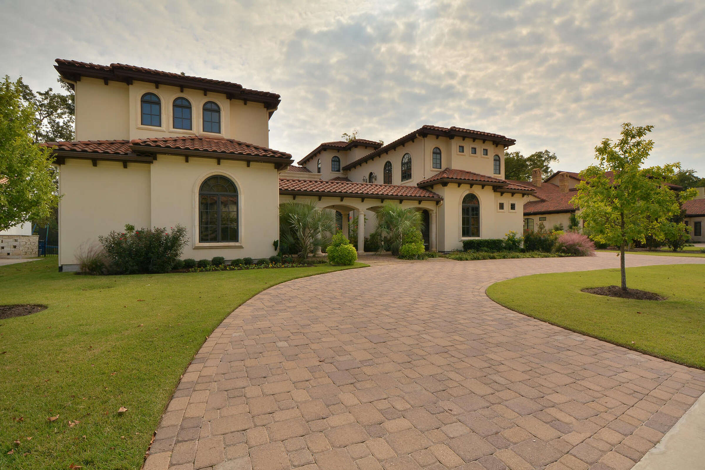 MLB star and Texas native Huston Street puts up Lake Austin home for $5 ...