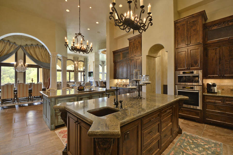 MLB star and Texas native Huston Street puts up Lake Austin home for $5 ...