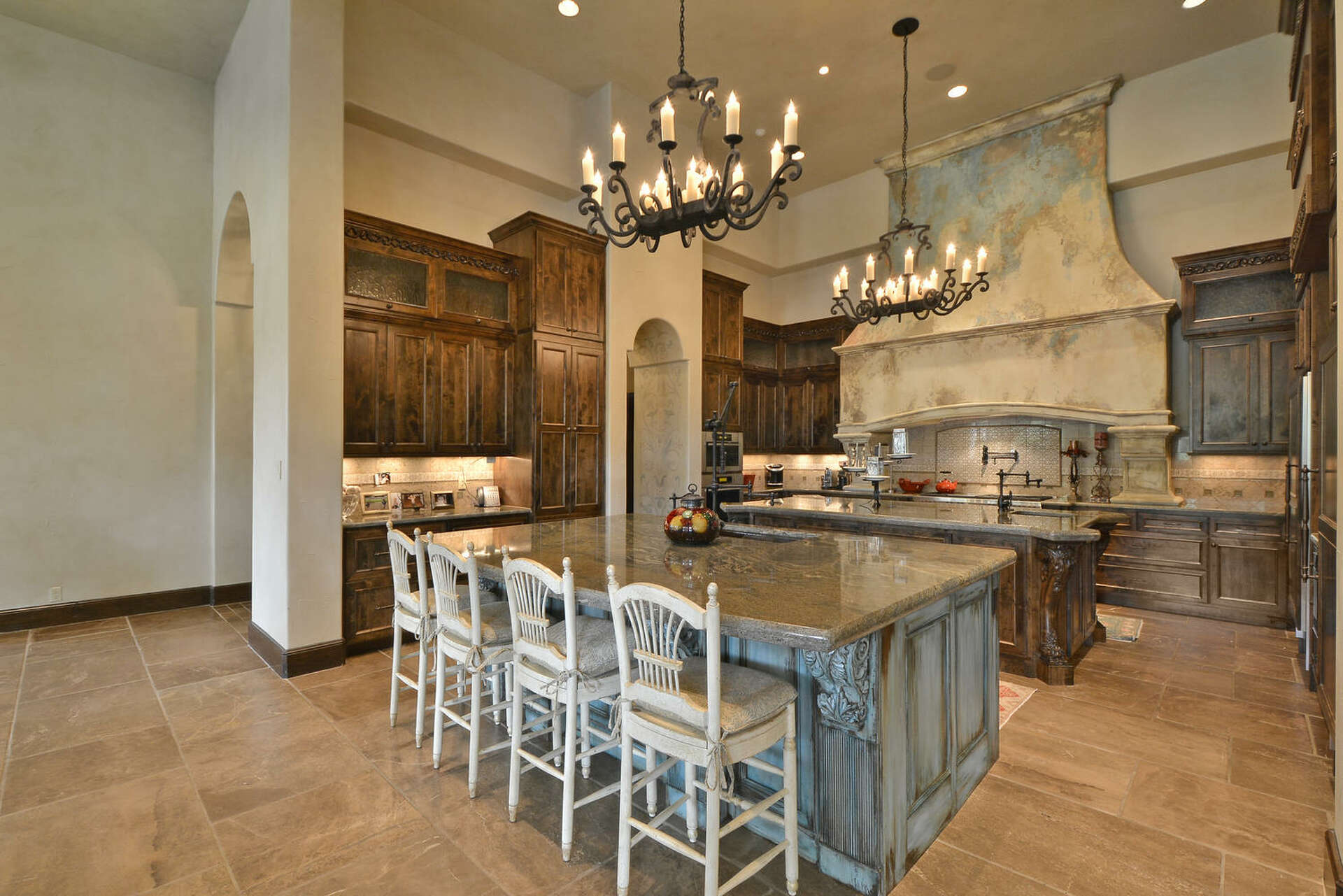 MLB star and Texas native Huston Street puts up Lake Austin home for $5 ...
