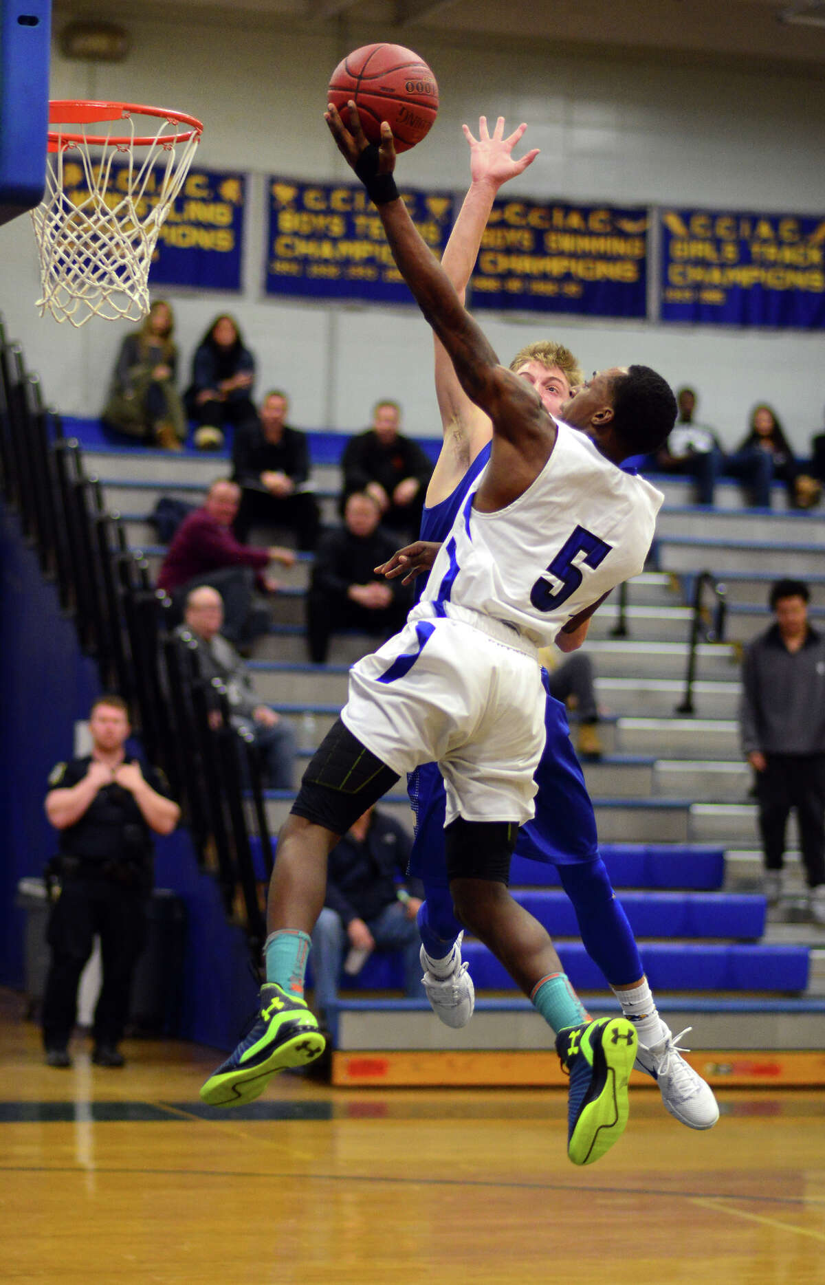 Bunnell tops Newtown in boys basketball