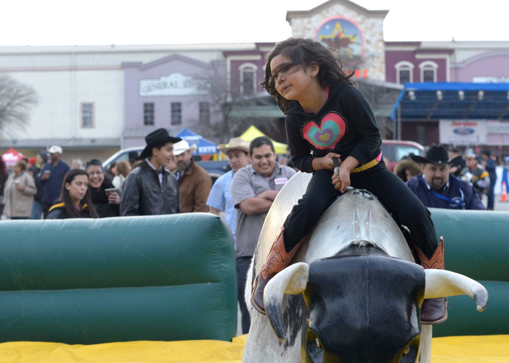 Thousands attend annual Cowboy Breakfast
