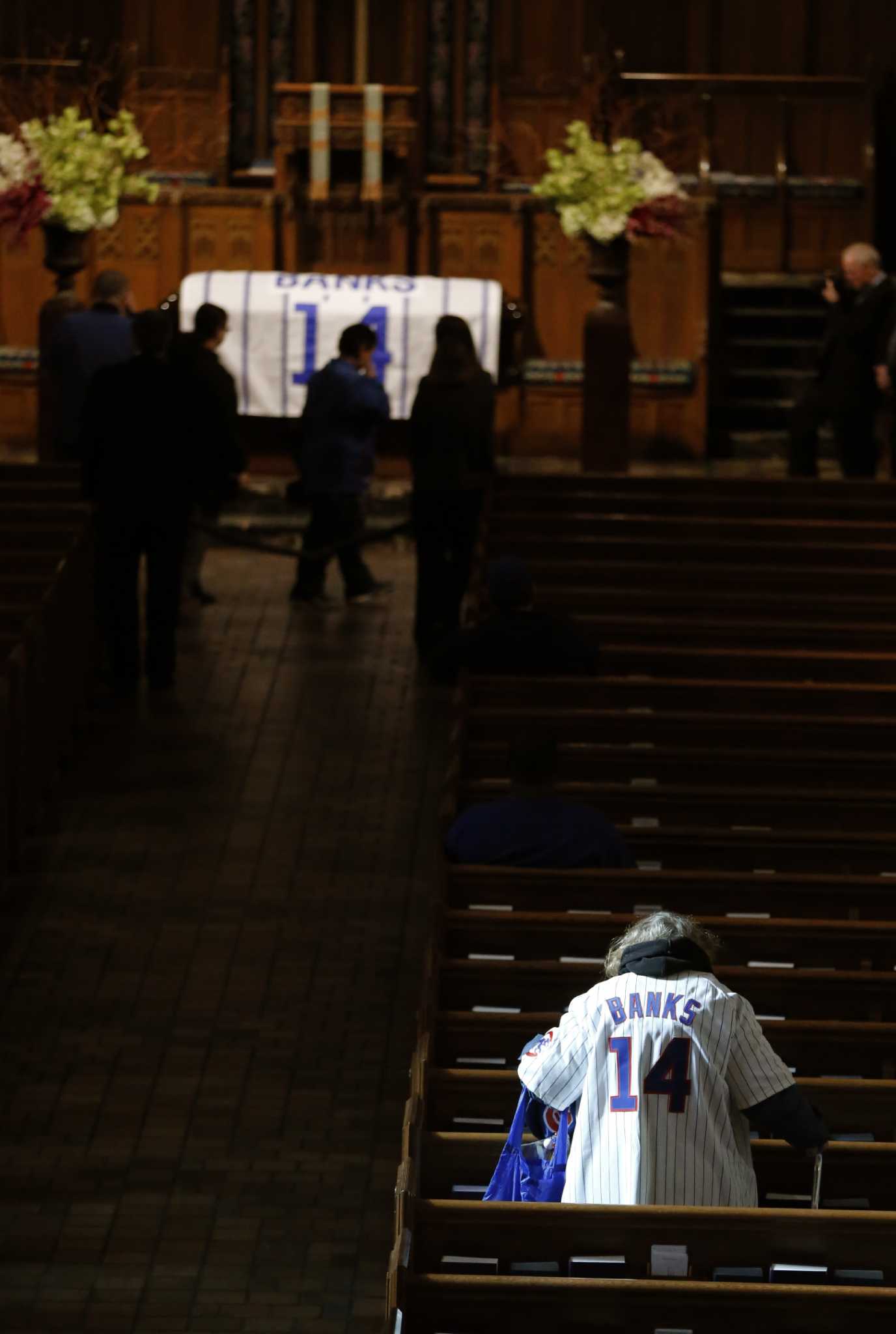 Chicago fans say goodbye to baseball legend