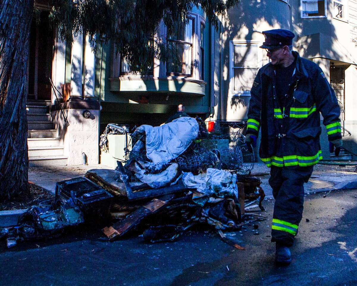 4-alarm fire damages 4 buildings near Alamo Square