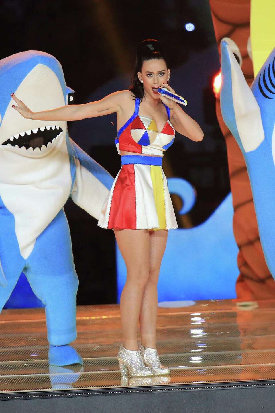 Katy Perry pulls off amazing Super Bowl halftime