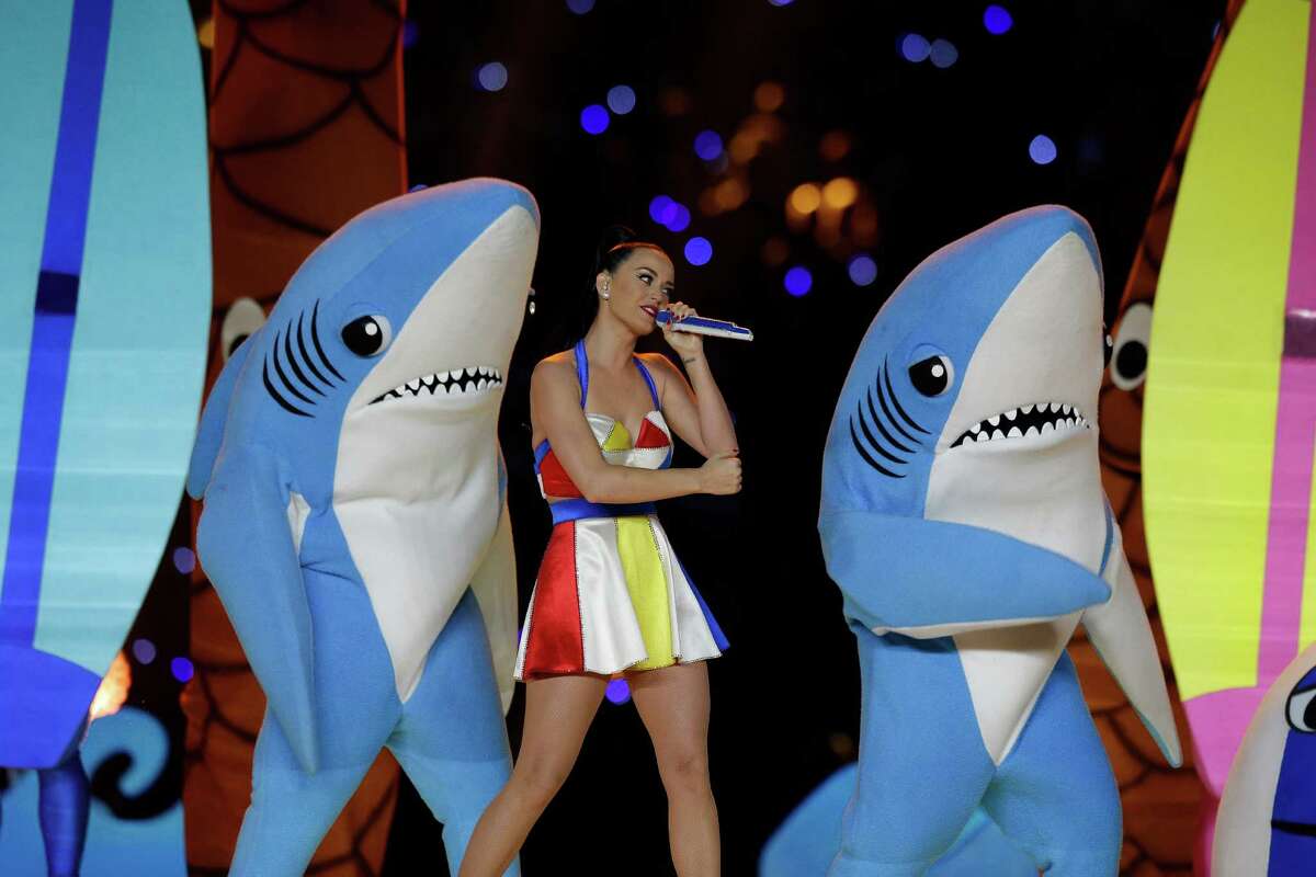 Katy Perry pulls off amazing Super Bowl halftime